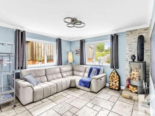 4 bed house for sale