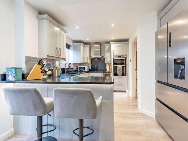 4 bed house for sale