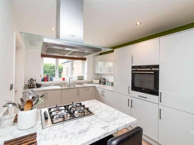 4 bed house for sale