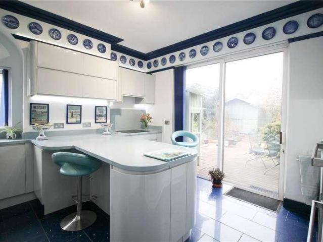 4 bed house for sale