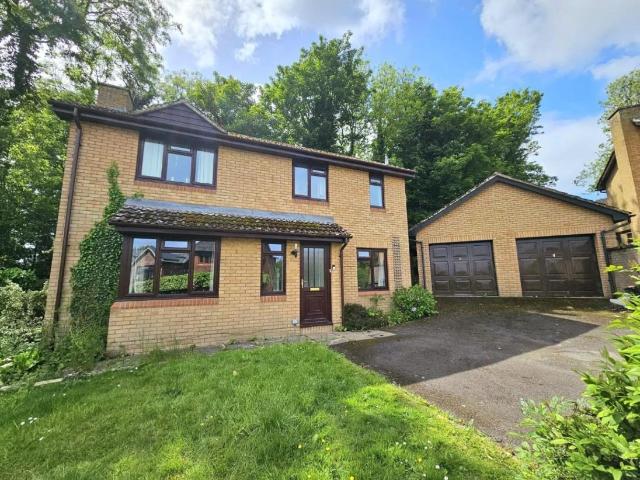 4 bed house for sale