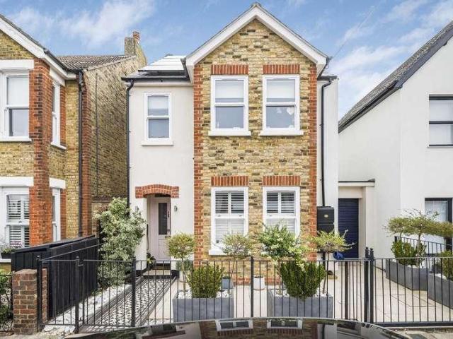4 bed house for sale