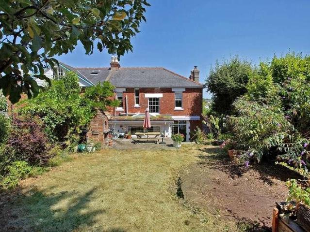 4 bed house for sale