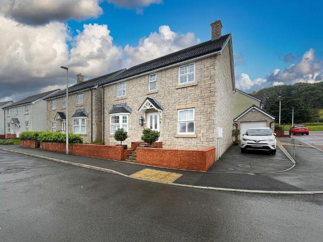 4 bed house for sale