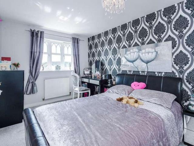 4 bed house for sale