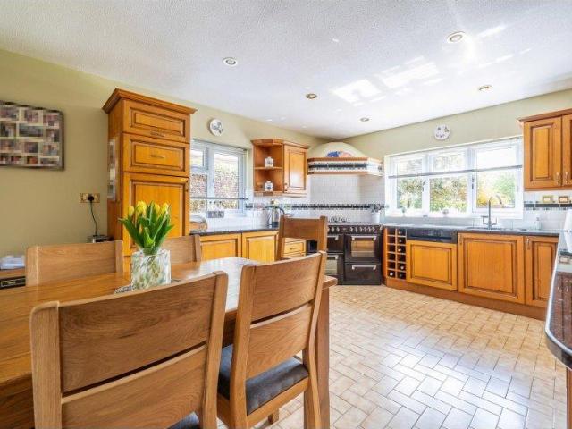 4 bed house for sale