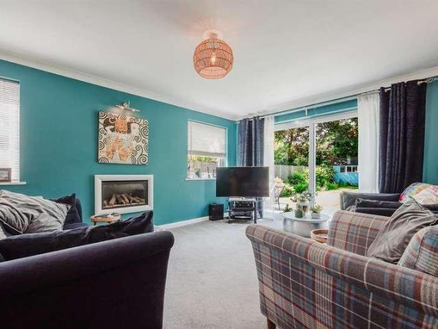 4 bed house for sale