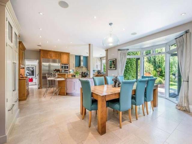 4 bed house for sale