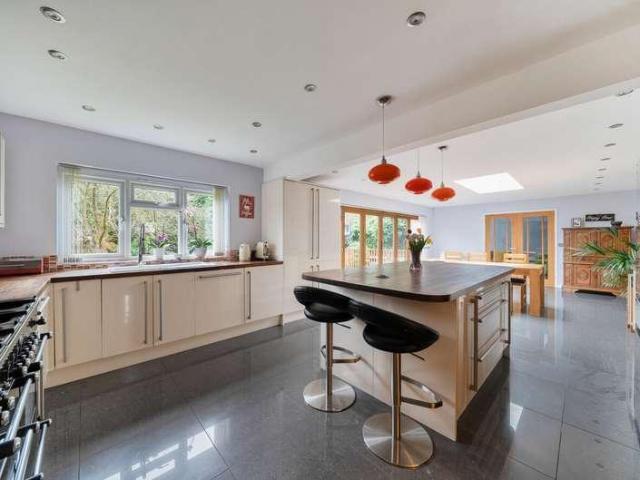 4 bed house for sale