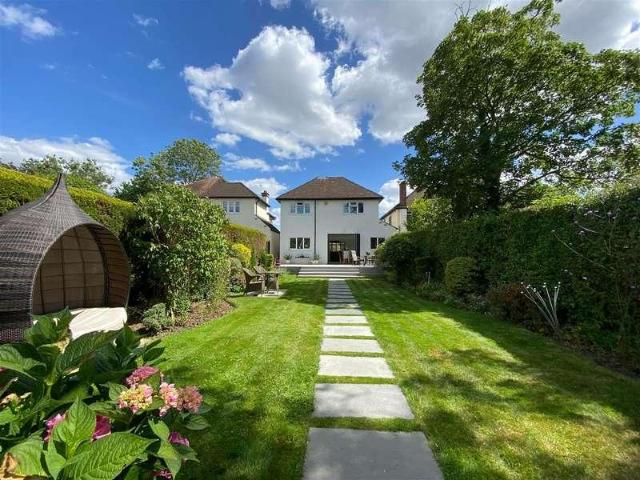 4 bed house for sale