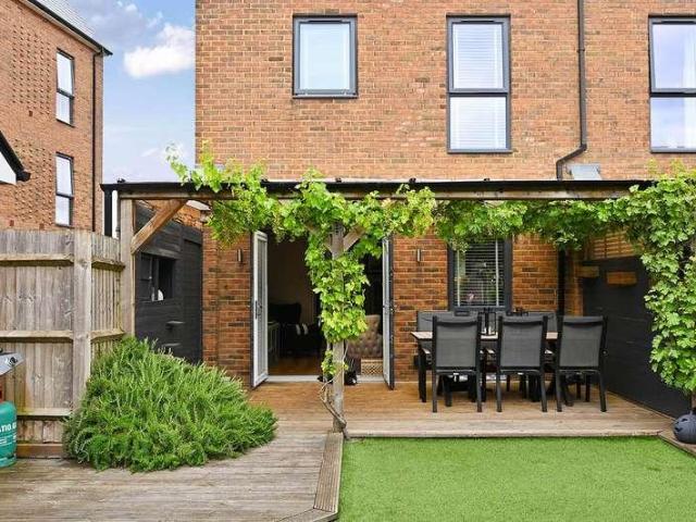 4 bed house for sale