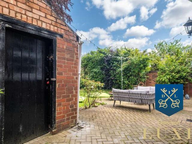 4 bed house for sale