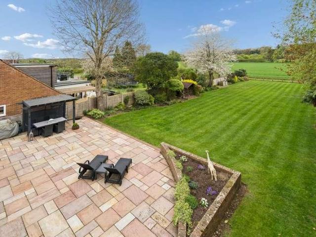 4 bed house for sale