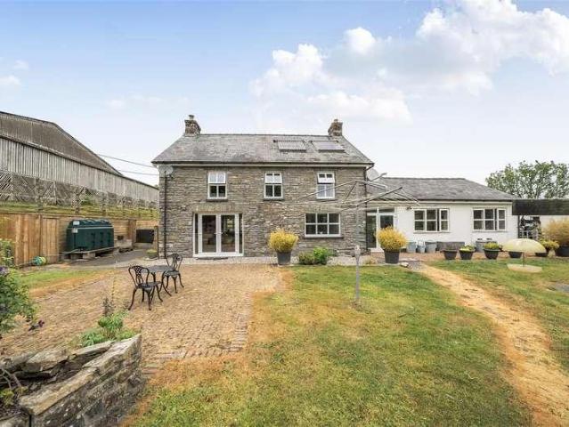 4 bed house for sale