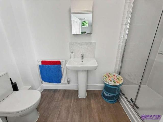4 bed house for sale