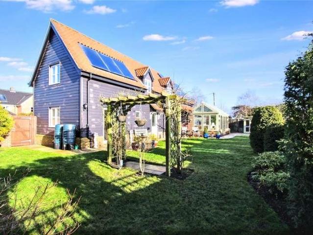 4 bed house for sale