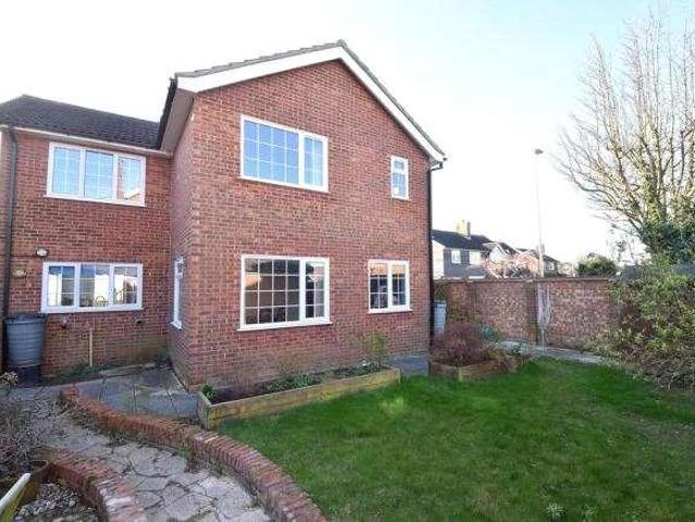 4 bed house for sale