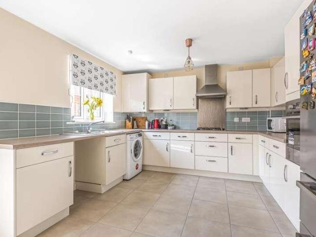 4 bed house for sale