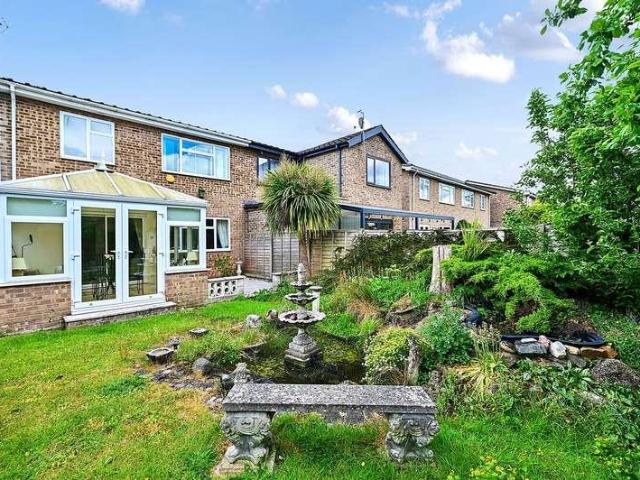 4 bed house for sale