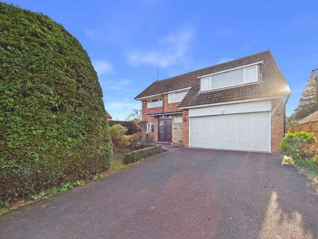 4 bed house for sale