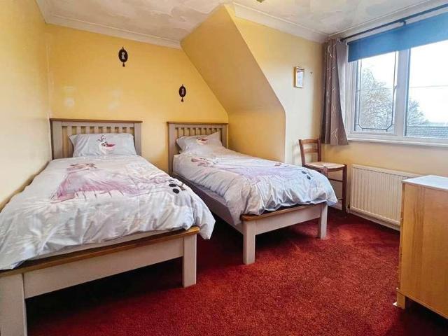 4 bed house for sale