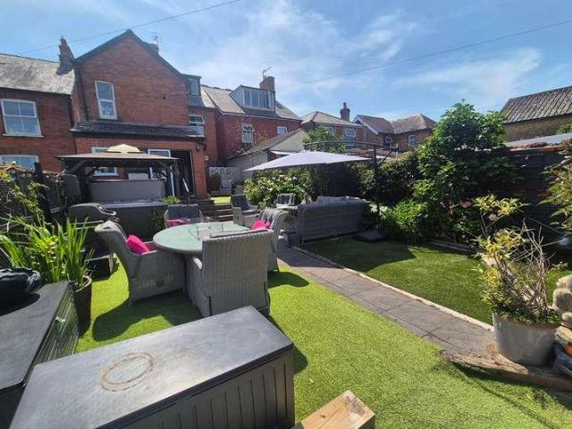 4 bed house for sale
