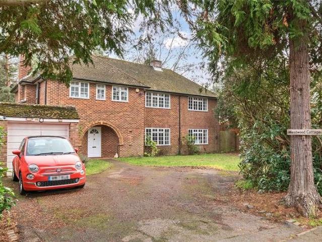 4 bed house for sale