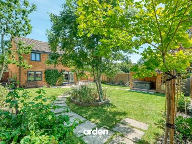 4 bed house for sale