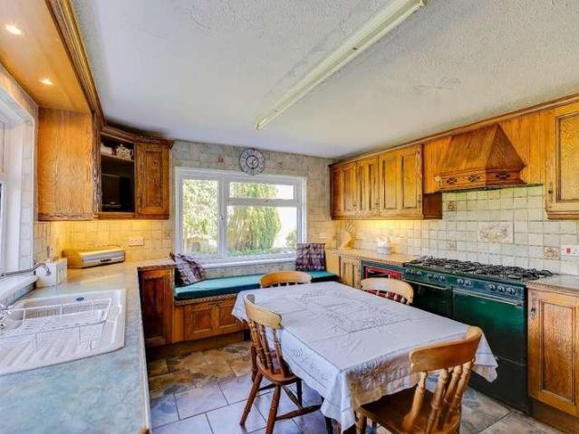 4 bed house for sale