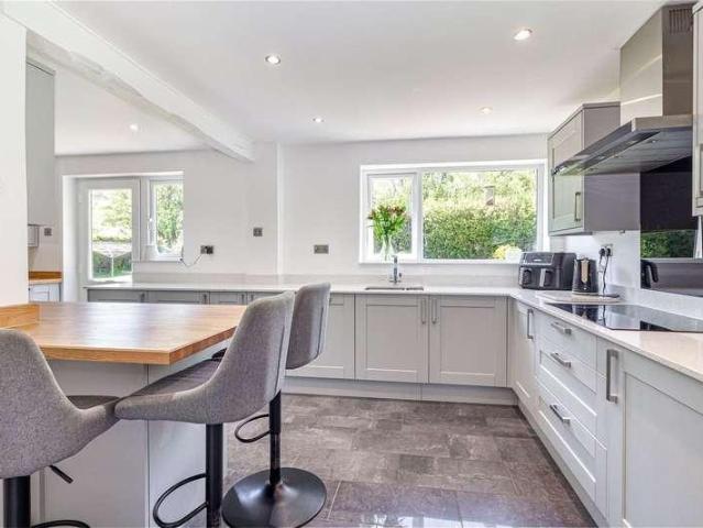 4 bed house for sale