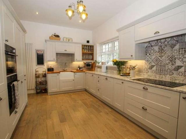 4 bed house for sale