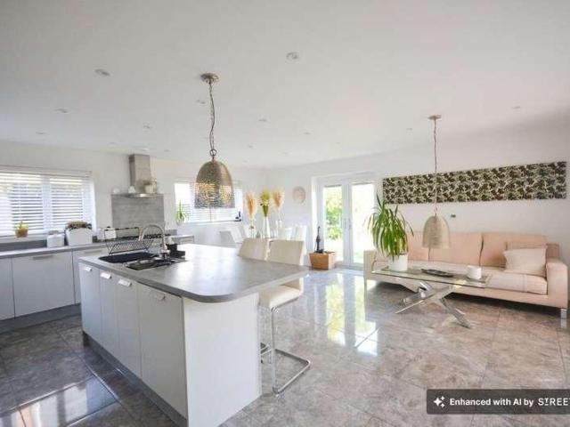 4 bed house for sale