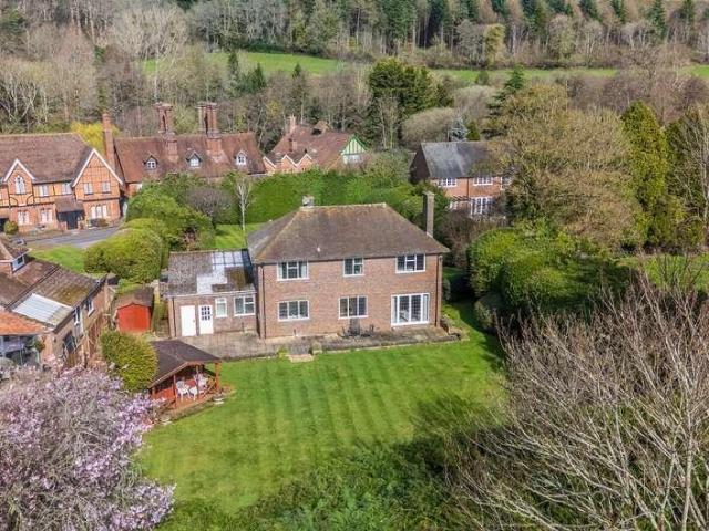4 bed house for sale