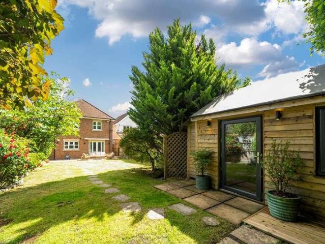 4 bed house for sale