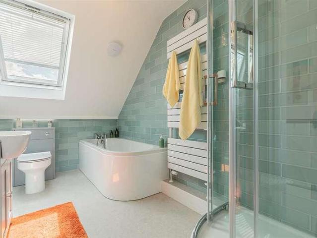 4 bed house for sale
