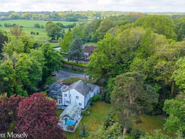 4 bed house for sale