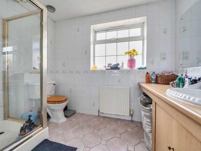 4 bed house for sale