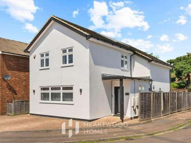 4 bed house for sale