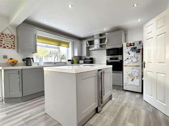 4 bed house for sale