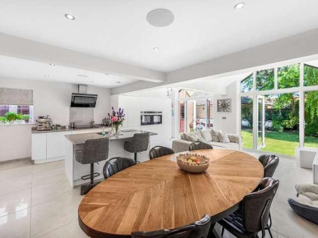 4 bed house for sale