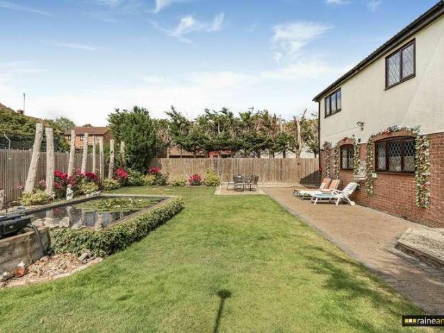 4 bed house for sale