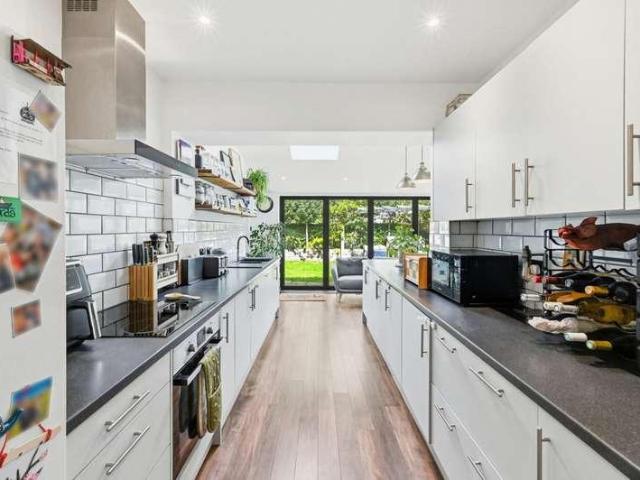 4 bed house for sale