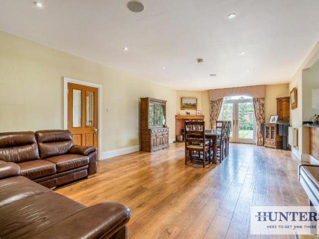 4 bed house for sale