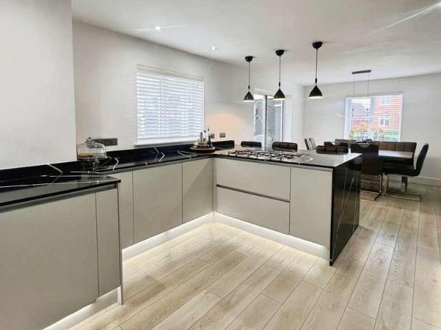 4 bed house for sale