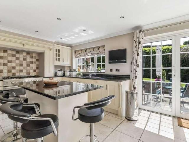 4 bed house for sale