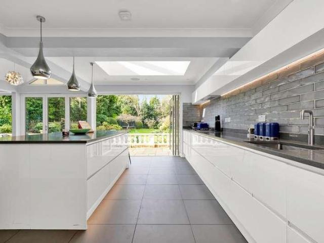4 bed house for sale