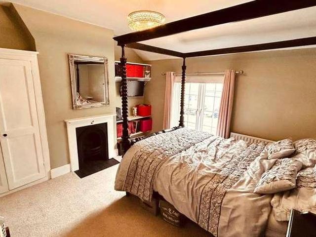 4 bed house for sale