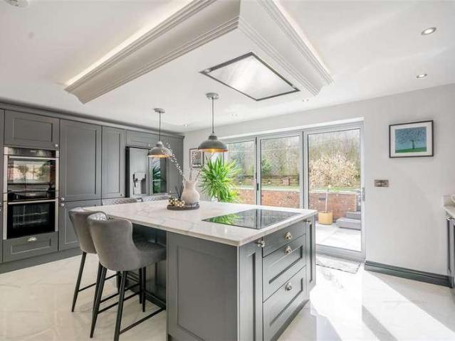 4 bed house for sale