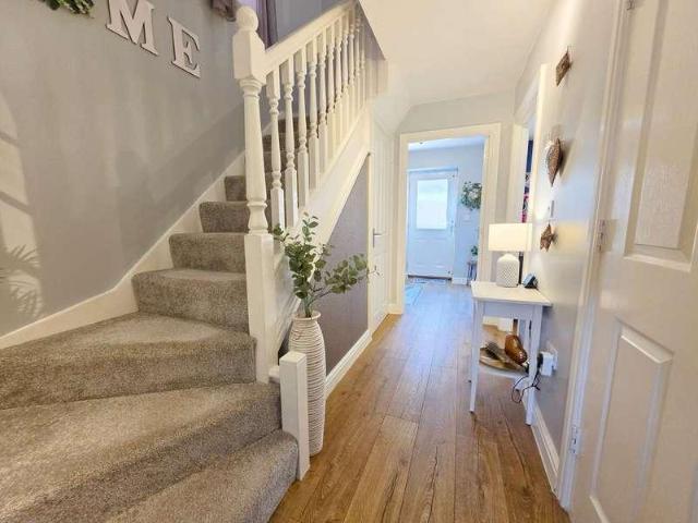 4 bed house for sale