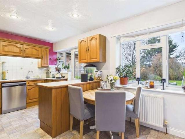 4 bed house for sale